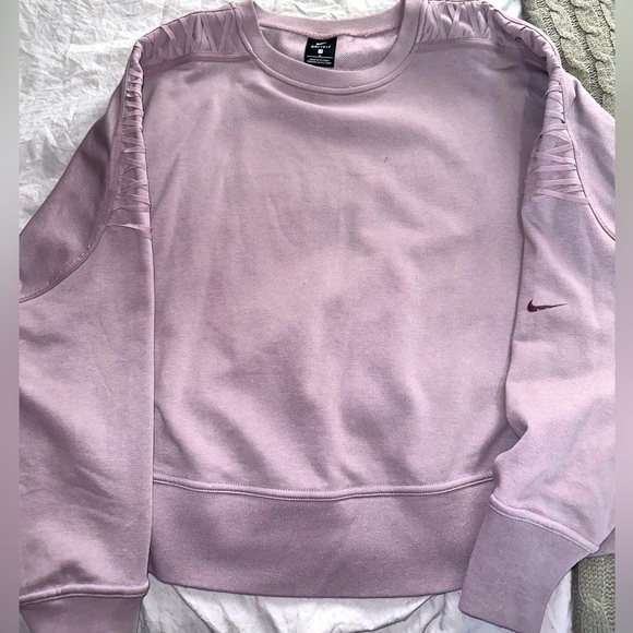 Nike | Tops | Nike Crew Never Worn Tag Was Ripped Off Perfect Condition ...